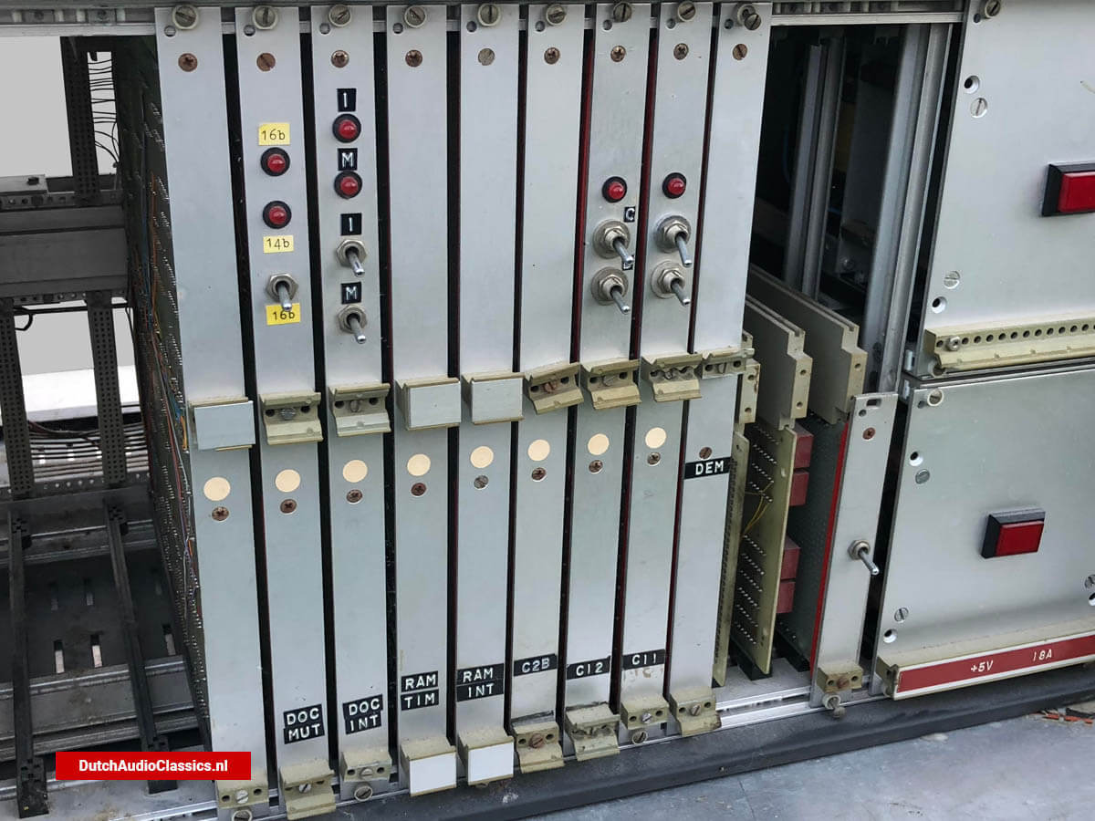 Philips test unit to establish the Compact Disc format ...