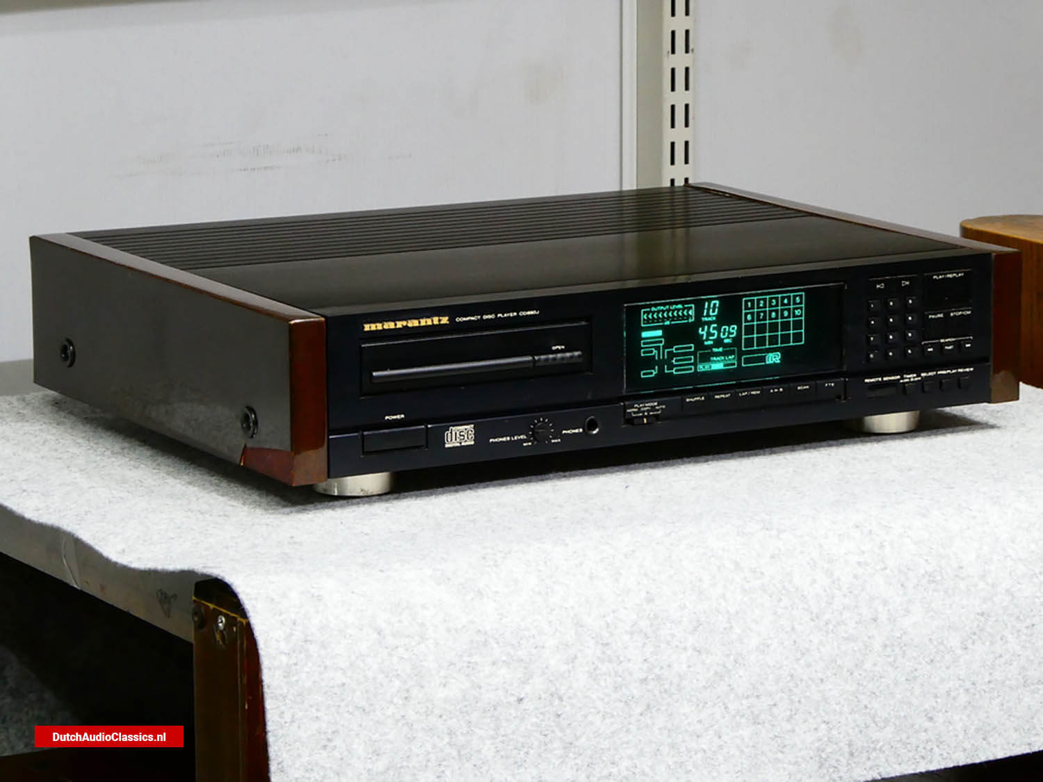 Marantz CD880J cdplayer - Philips TDA1541A - Philips CDM1mkII ...
